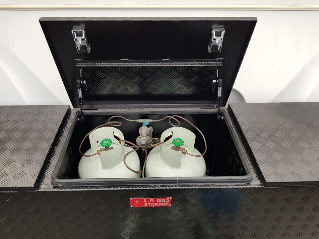 119672660_2070381326426528_7019138381036572894_o - DS Custom Toolboxes