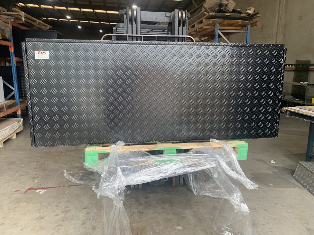 IMG_4726 - DS Custom Toolboxes