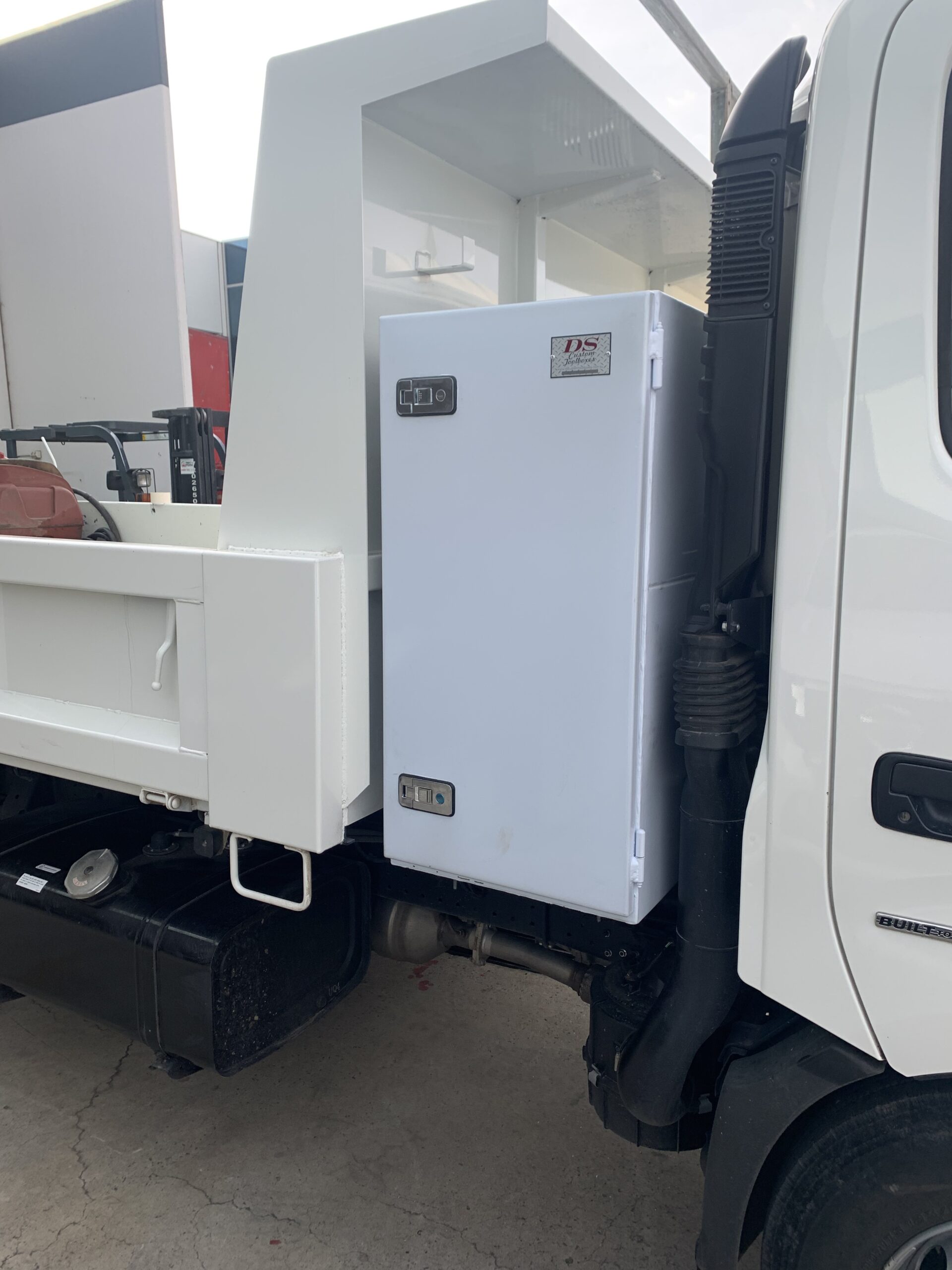 IMG_4879 - DS Custom Toolboxes